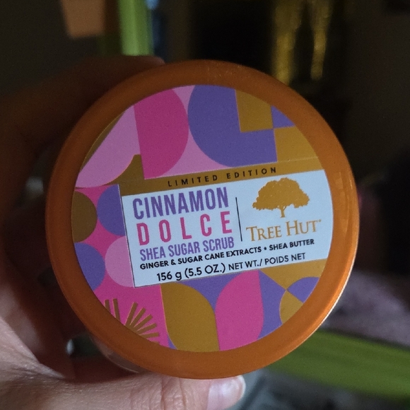 tree hut | Bath & Body | Tree Hut Mini Cinnamon Dolce Shea Sugar Scrub ...